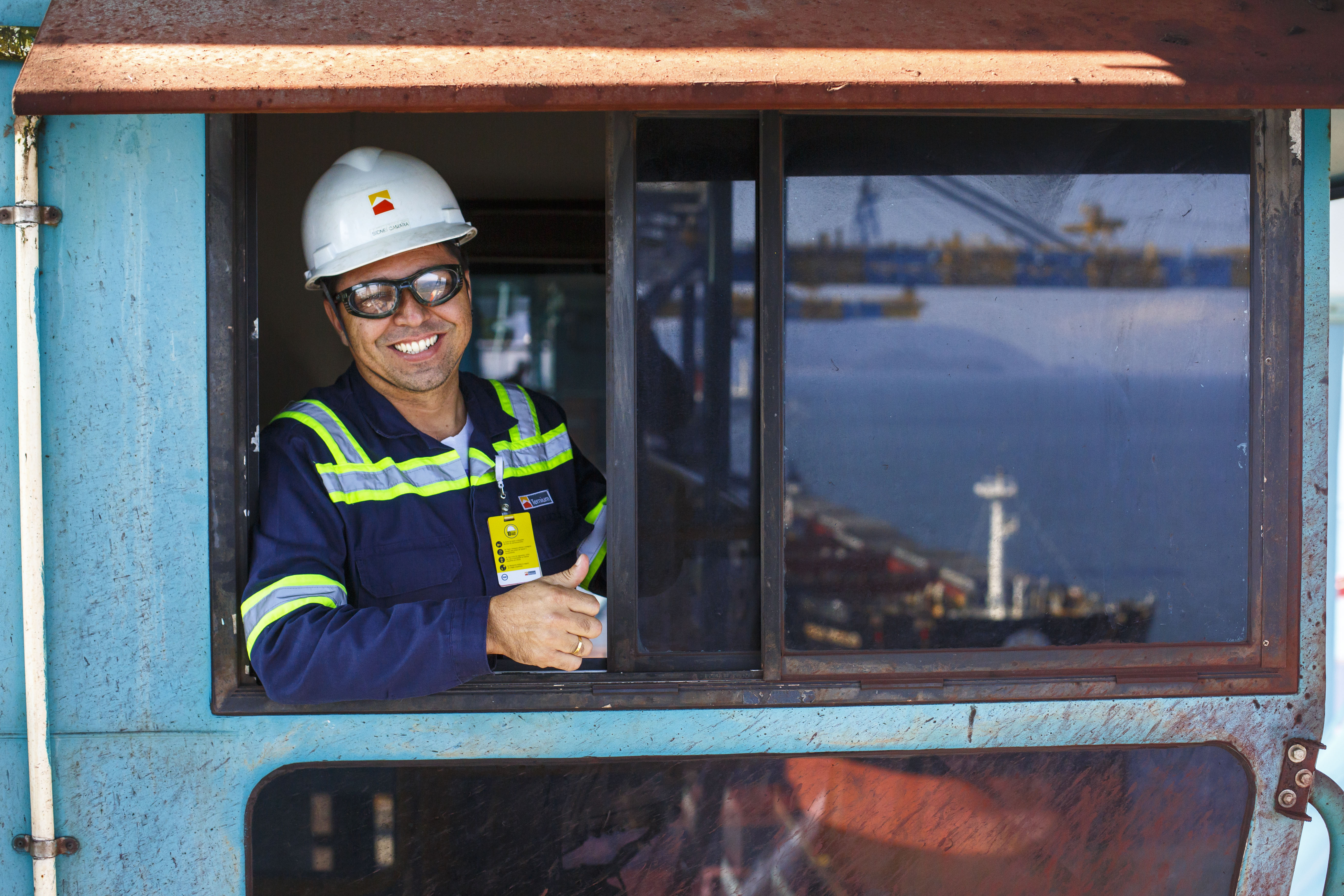 worldsteel_Ternium_Brazil_crane operator_4.jpg - worldsteel.org