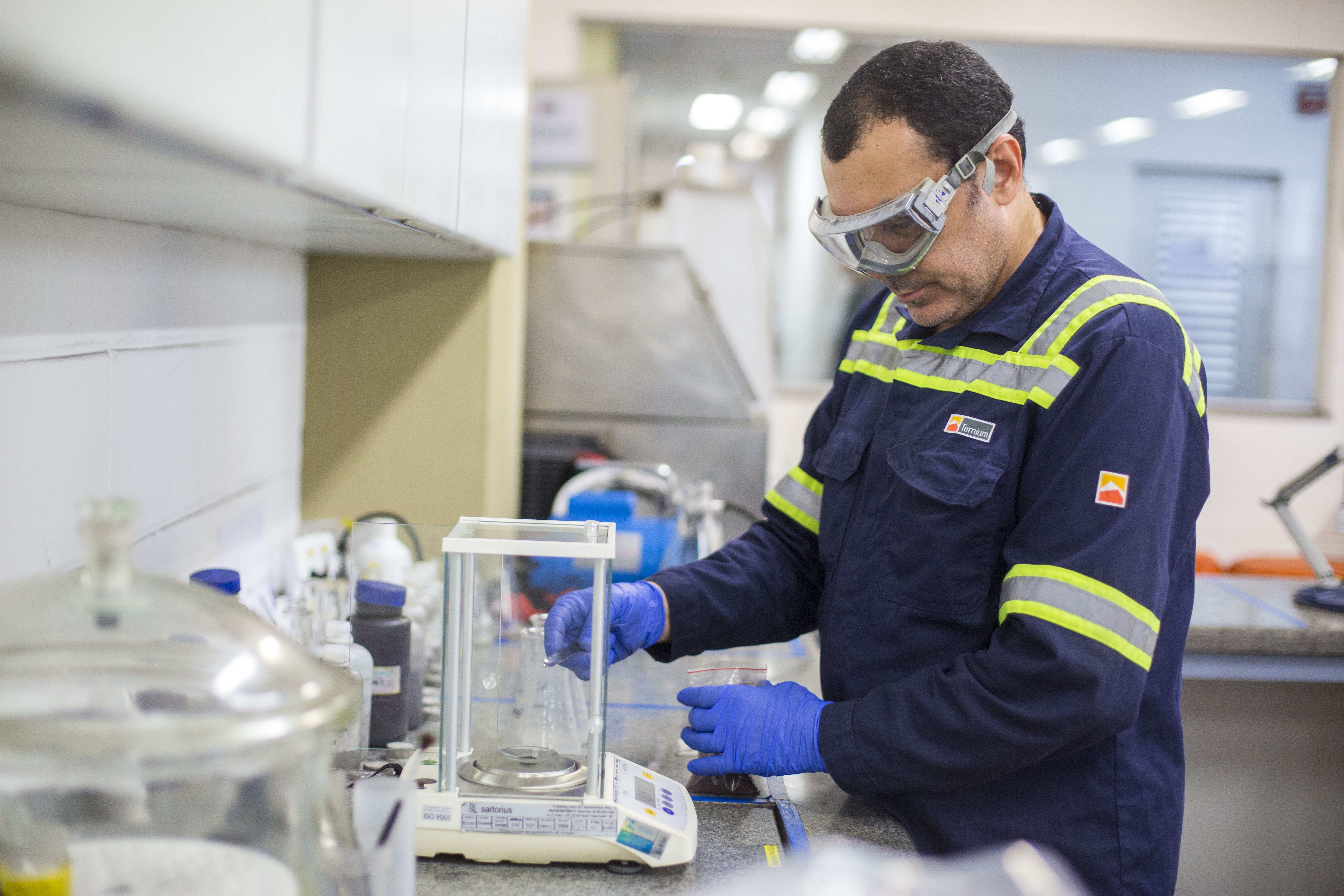 worldsteel_Ternium_Brazil_facility laboratory_1.jpg - worldsteel.org