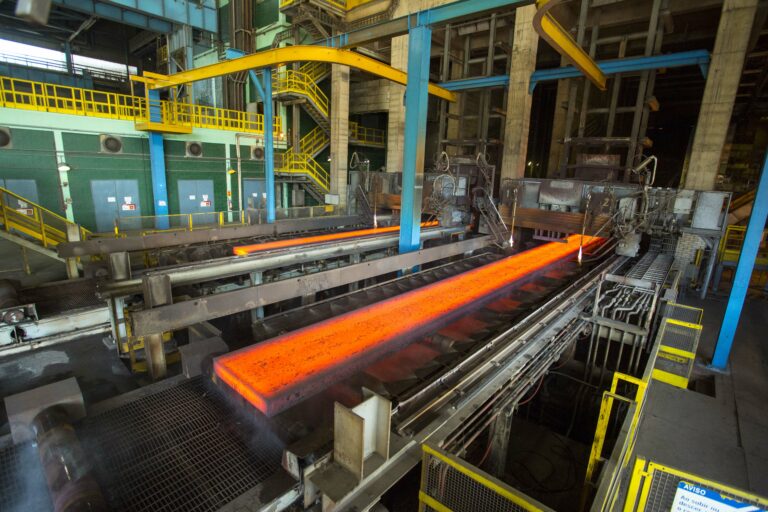 worldsteel_Ternium_Brazil_steel slab cutting_5.jpg - worldsteel.org