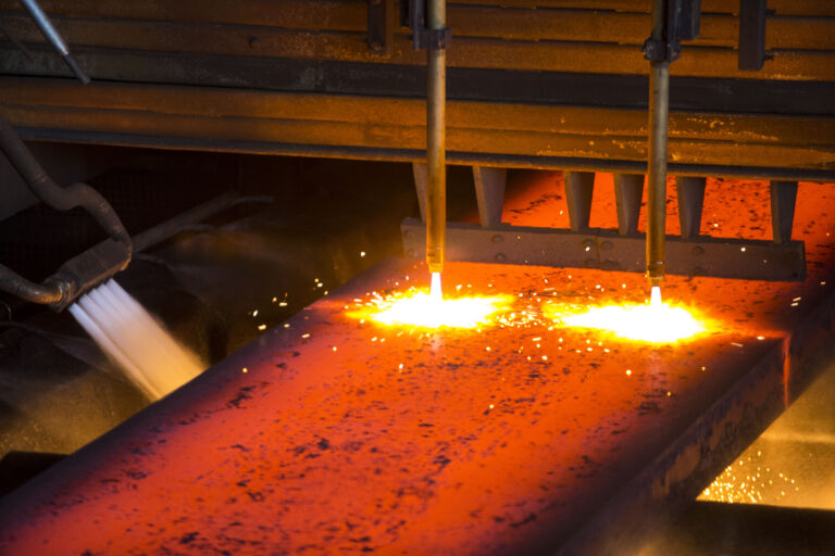 worldsteel_Ternium_Brazil_steel slab cutting_8.jpg - worldsteel.org